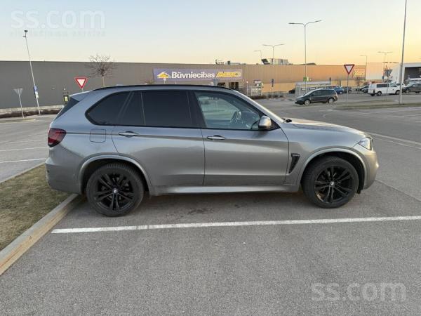 Grey BMW X5 2016 in Riga, with an engine capacity of 3.00 L and mileage of 230 thousand km for 23500 €, photo 2 on AUTOMOTO.COM.LV