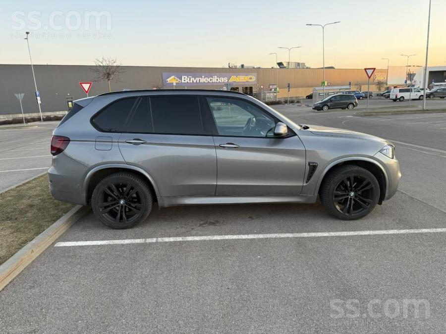 Grey BMW X5 2016 in Riga, with an engine capacity of 3.00 L and mileage of 230 thousand km for 23500 €, photo 3 on AUTOMOTO.COM.LV