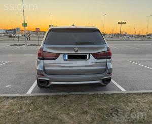 Grey BMW X5 2016 in Riga, with an engine capacity of 3.00 L and mileage of 230 thousand km for 23500 €, photo 5 on AUTOMOTO.COM.LV