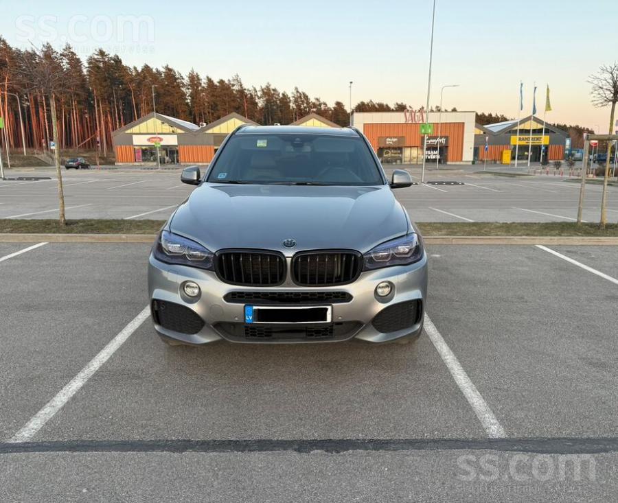 Grey BMW X5 2016 in Riga, with an engine capacity of 3.00 L and mileage of 230 thousand km for 23500 €, photo 6 on AUTOMOTO.COM.LV