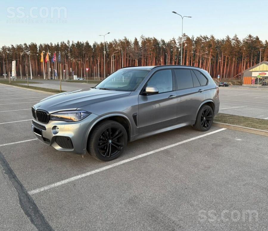 Grey BMW X5 2016 in Riga, with an engine capacity of 3.00 L and mileage of 230 thousand km for 23500 €, photo 7 on AUTOMOTO.COM.LV