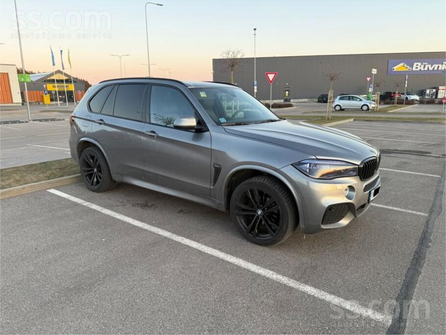 Grey BMW X5 2016 in Riga, with an engine capacity of 3.00 L and mileage of 230 thousand km for 23500 €, photo 9 on AUTOMOTO.COM.LV