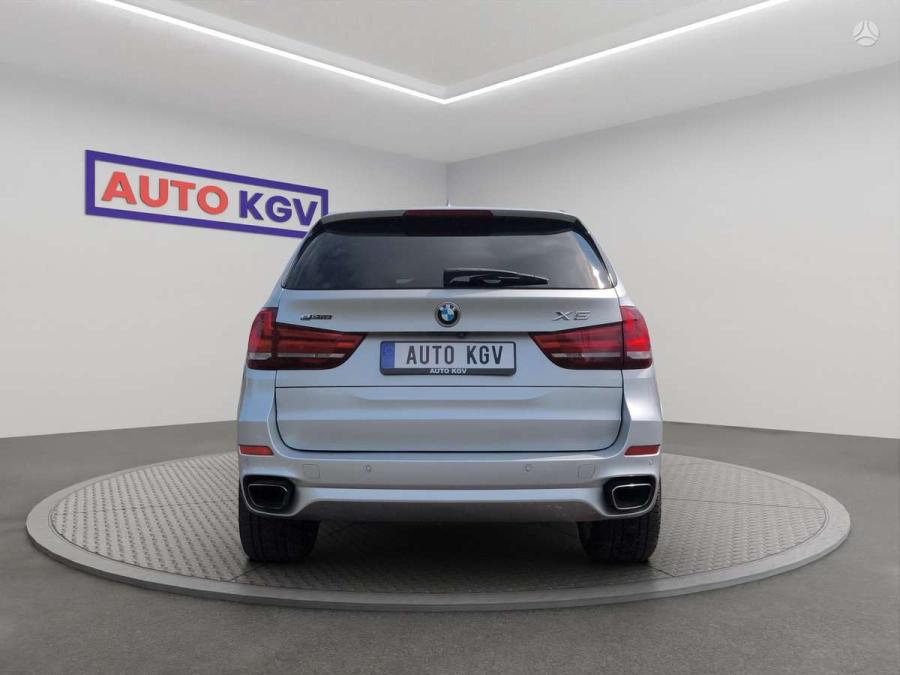 Grey BMW X5 2016 in Vilnius, with an engine capacity of 2.00 L and mileage of 228 thousand km for 21499 €, photo 5 on AUTOMOTO.COM.LV