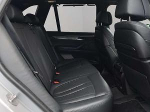 Grey BMW X5 2016 in Vilnius, with an engine capacity of 2.00 L and mileage of 228 thousand km for 21499 €, photo 11 on AUTOMOTO.COM.LV