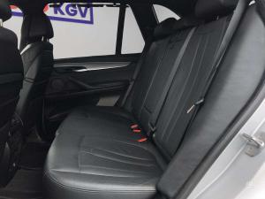 Grey BMW X5 2016 in Vilnius, with an engine capacity of 2.00 L and mileage of 228 thousand km for 21499 €, photo 13 on AUTOMOTO.COM.LV