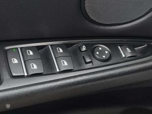 Grey BMW X5 2016 in Vilnius, with an engine capacity of 2.00 L and mileage of 228 thousand km for 21499 €, photo 16 on AUTOMOTO.COM.LV