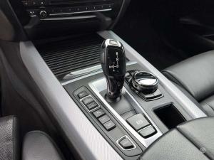 Grey BMW X5 2016 in Vilnius, with an engine capacity of 2.00 L and mileage of 228 thousand km for 21499 €, photo 17 on AUTOMOTO.COM.LV