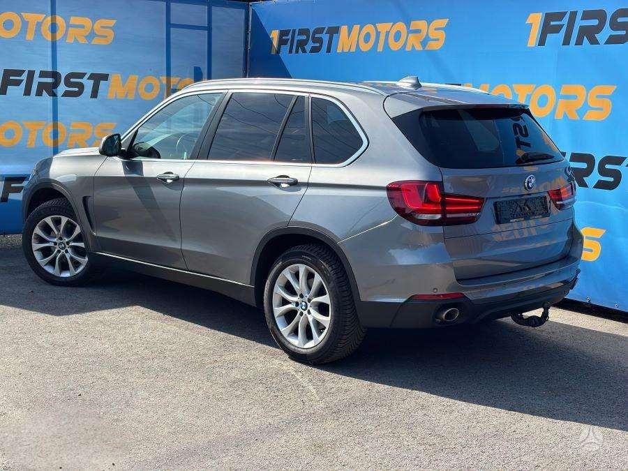 Grey BMW X5 2016 in Riga, with an engine capacity of 2.99 L and mileage of 228 thousand km for 17950 €, photo 3 on AUTOMOTO.COM.LV