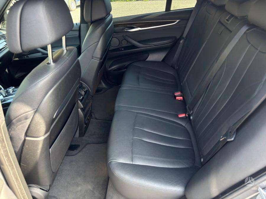 Grey BMW X5 2016 in Riga, with an engine capacity of 2.99 L and mileage of 228 thousand km for 17950 €, photo 10 on AUTOMOTO.COM.LV