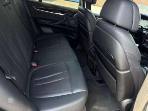 Grey BMW X5 2016 in Riga, with an engine capacity of 2.99 L and mileage of 228 thousand km for 17950 €, photo 11 on AUTOMOTO.COM.LV