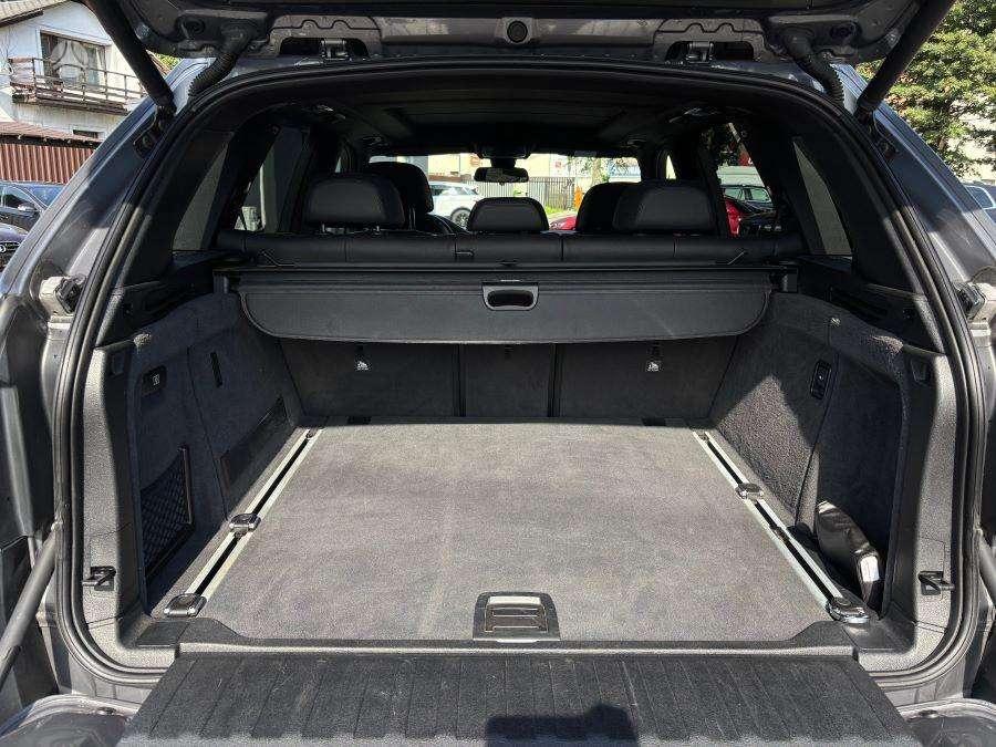 Grey BMW X5 2016 in Riga, with an engine capacity of 2.99 L and mileage of 228 thousand km for 17950 €, photo 13 on AUTOMOTO.COM.LV