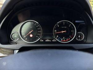 Grey BMW X5 2016 in Riga, with an engine capacity of 2.99 L and mileage of 228 thousand km for 17950 €, photo 15 on AUTOMOTO.COM.LV