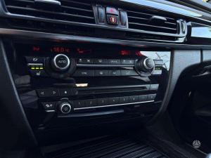 Grey BMW X5 2016 in Riga, with an engine capacity of 2.99 L and mileage of 228 thousand km for 17950 €, photo 16 on AUTOMOTO.COM.LV