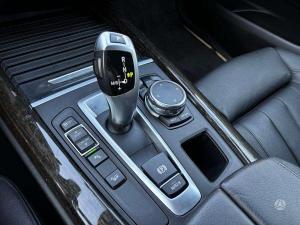 Grey BMW X5 2016 in Riga, with an engine capacity of 2.99 L and mileage of 228 thousand km for 17950 €, photo 17 on AUTOMOTO.COM.LV
