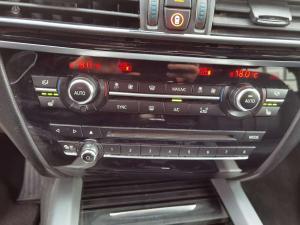 Pelēks BMW X5 2016 Kauņa, ar dzinēja tilpumu 2.99 L un nobraukumu 173 tūkst. km par 10700 €, foto 18 vietnē AUTOMOTO.COM.LV