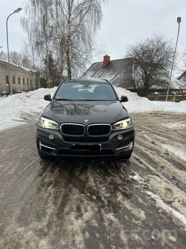 Grey BMW X5 2017 in Bauska, with an engine capacity of 2.00 L and mileage of 341 thousand km for 18950 €, photo 1 on AUTOMOTO.COM.LV