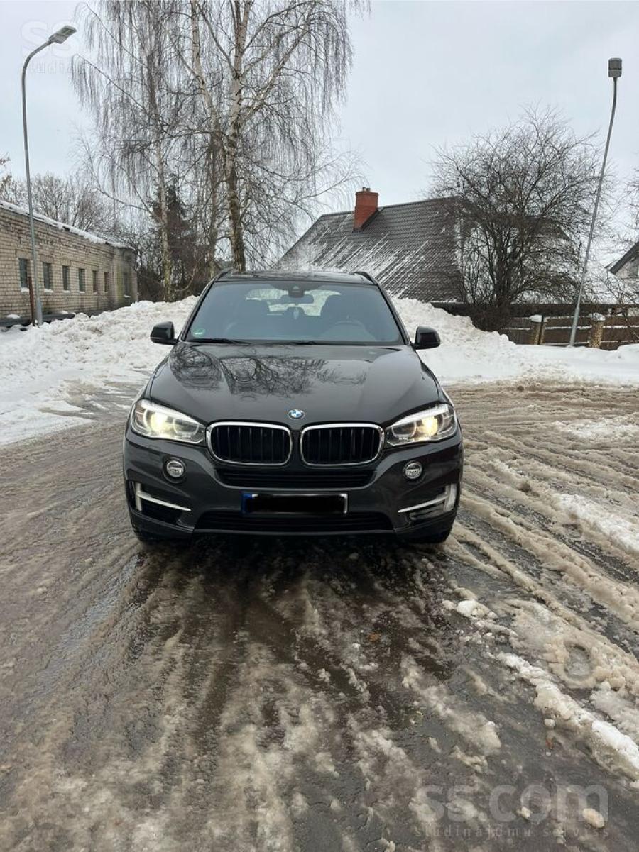 Grey BMW X5 2017 in Bauska, with an engine capacity of 2.00 L and mileage of 341 thousand km for 18950 €, photo 1 on AUTOMOTO.COM.LV