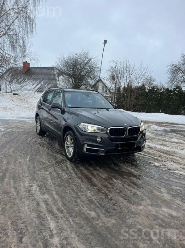 Grey BMW X5 2017 in Bauska, with an engine capacity of 2.00 L and mileage of 341 thousand km for 18950 €, photo 2 on AUTOMOTO.COM.LV