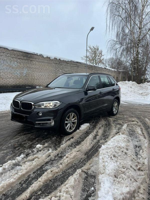 Grey BMW X5 2017 in Bauska, with an engine capacity of 2.00 L and mileage of 341 thousand km for 18950 €, photo 3 on AUTOMOTO.COM.LV