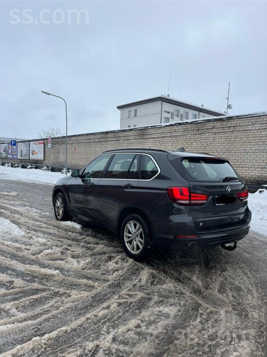 Grey BMW X5 2017 in Bauska, with an engine capacity of 2.00 L and mileage of 341 thousand km for 18950 €, photo 4 on AUTOMOTO.COM.LV