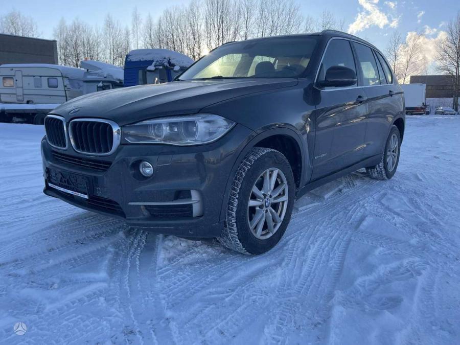 Grey BMW X5 2017 in Kaunas, with an engine capacity of 2.00 L and mileage of 278 thousand km for 11950 €, photo 1 on AUTOMOTO.COM.LV