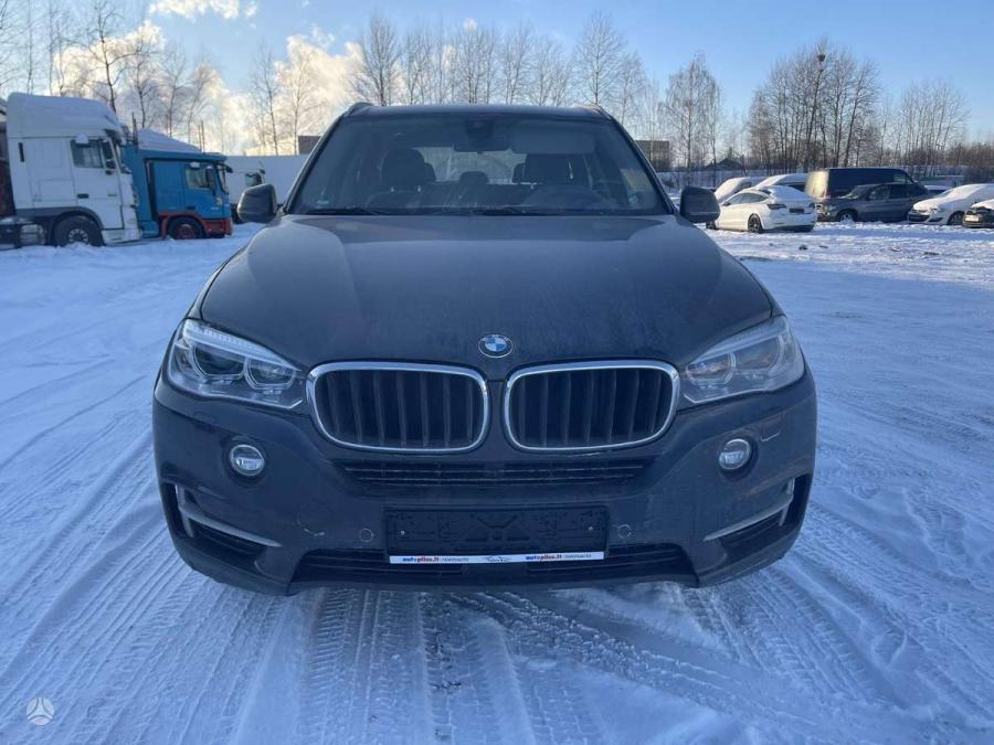 Grey BMW X5 2017 in Kaunas, with an engine capacity of 2.00 L and mileage of 279 thousand km for 11950 €, photo 3 on AUTOMOTO.COM.LV