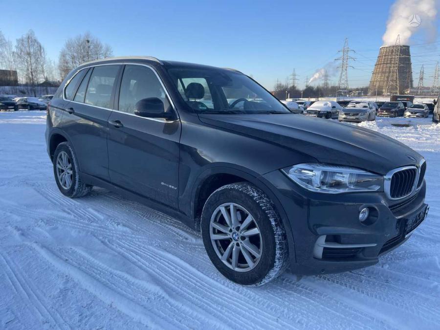 Grey BMW X5 2017 in Kaunas, with an engine capacity of 2.00 L and mileage of 279 thousand km for 11950 €, photo 5 on AUTOMOTO.COM.LV