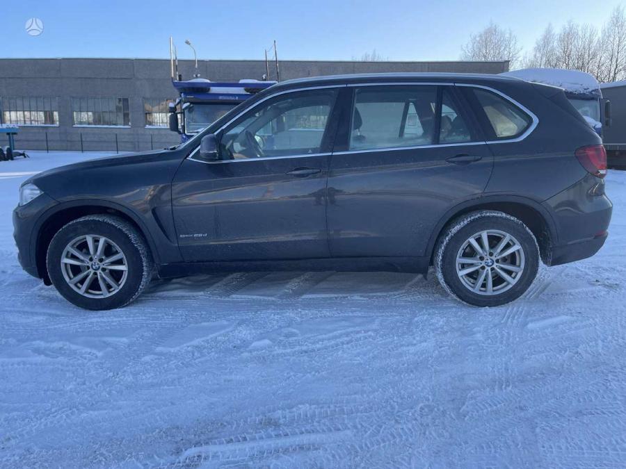 Grey BMW X5 2017 in Kaunas, with an engine capacity of 2.00 L and mileage of 279 thousand km for 11950 €, photo 13 on AUTOMOTO.COM.LV