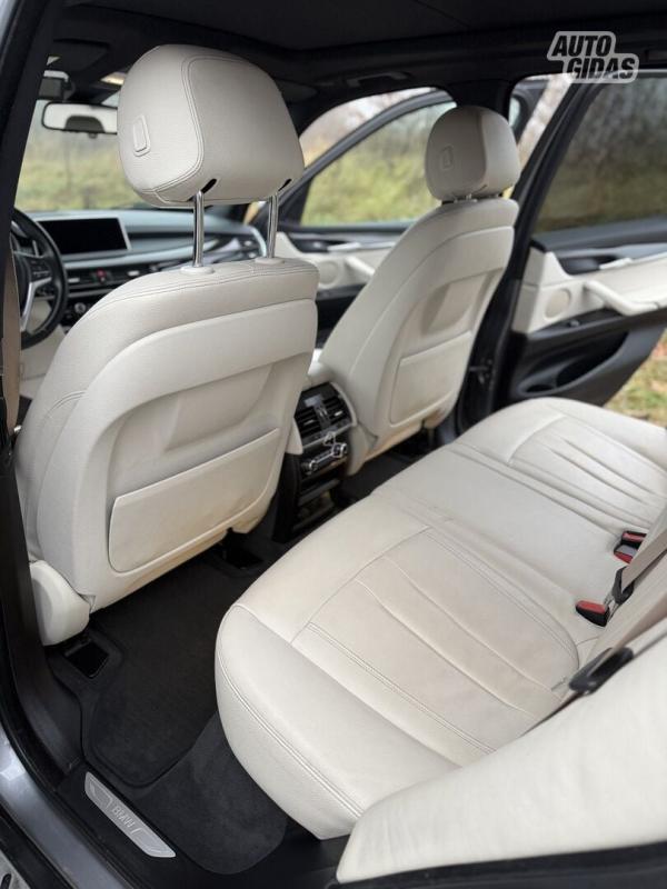 Pelēks BMW X5 2017 Viļņa, ar dzinēja tilpumu 3.00 L un nobraukumu 104 tūkst. km par 20500 €, foto 10 vietnē AUTOMOTO.COM.LV