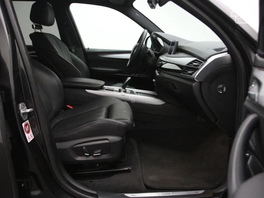 Grey BMW X5 2017 in Vilnius, with an engine capacity of 2.00 L and mileage of 202 thousand km for 22699 €, photo 15 on AUTOMOTO.COM.LV