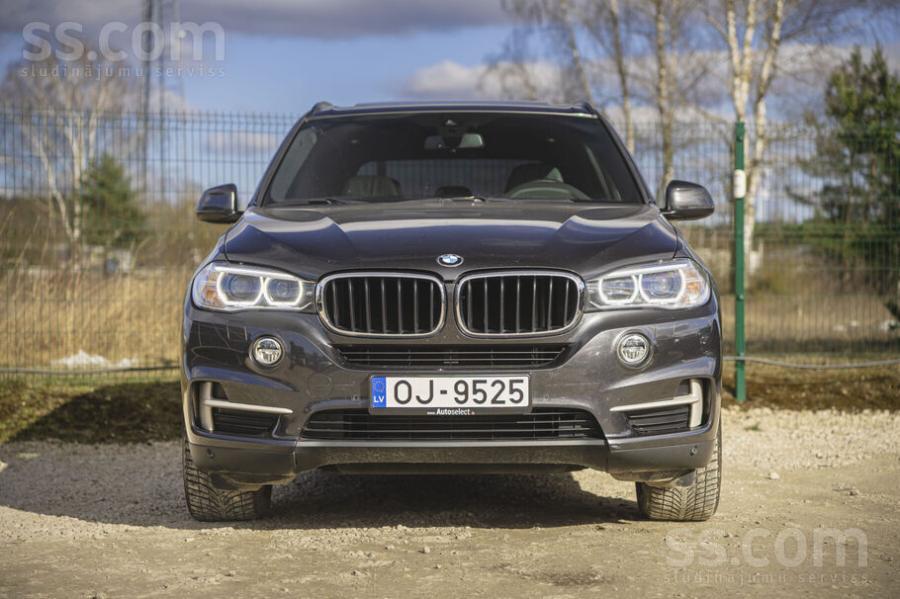 Grey BMW X5 2017 in Riga, with an engine capacity of 2.00 L and mileage of 0 thousand km for 20990 €, photo 3 on AUTOMOTO.COM.LV