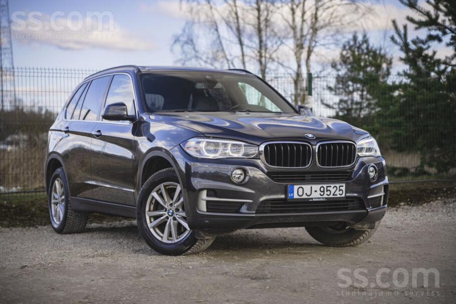 Grey BMW X5 2017 in Riga, with an engine capacity of 2.00 L and mileage of 0 thousand km for 20990 €, photo 4 on AUTOMOTO.COM.LV