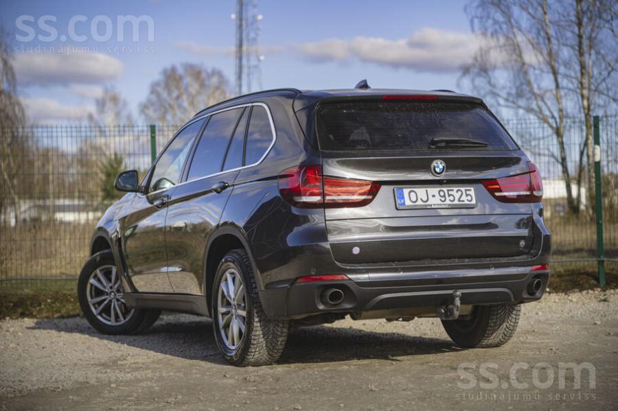 Grey BMW X5 2017 in Riga, with an engine capacity of 2.00 L and mileage of 0 thousand km for 20990 €, photo 5 on AUTOMOTO.COM.LV