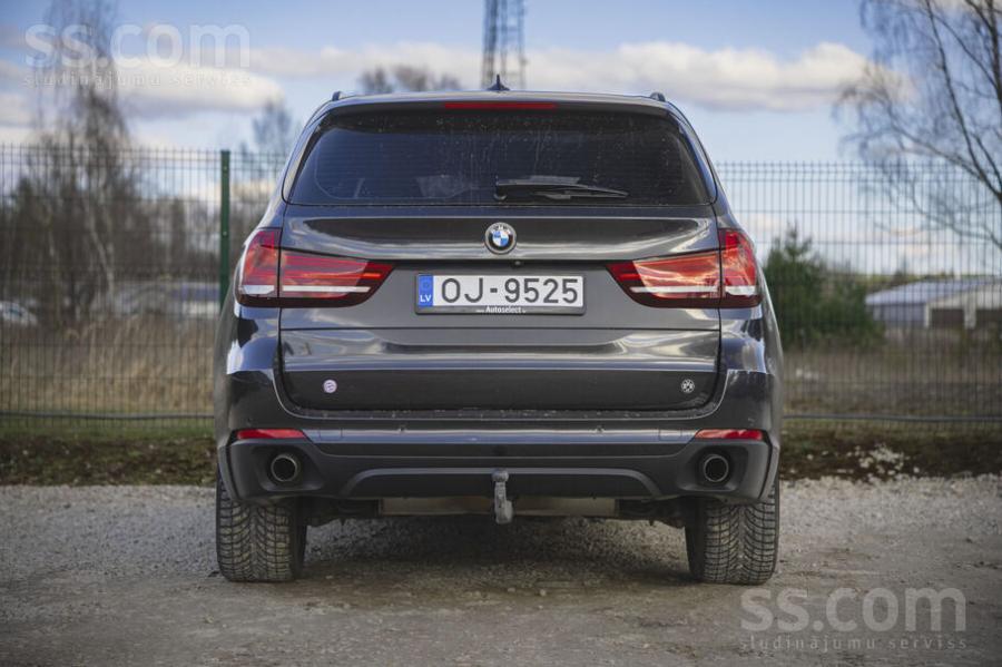 Grey BMW X5 2017 in Riga, with an engine capacity of 2.00 L and mileage of 0 thousand km for 20990 €, photo 6 on AUTOMOTO.COM.LV