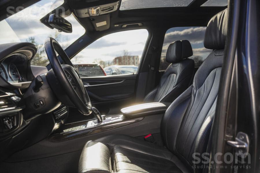 Grey BMW X5 2017 in Riga, with an engine capacity of 2.00 L and mileage of 0 thousand km for 20990 €, photo 9 on AUTOMOTO.COM.LV