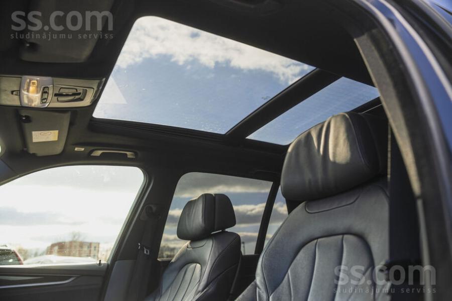 Grey BMW X5 2017 in Riga, with an engine capacity of 2.00 L and mileage of 0 thousand km for 20990 €, photo 10 on AUTOMOTO.COM.LV