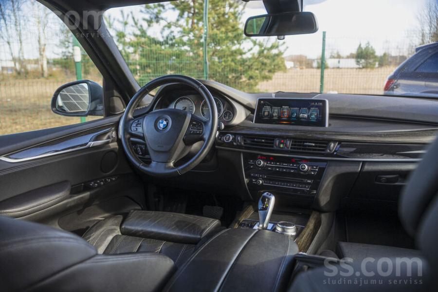 Grey BMW X5 2017 in Riga, with an engine capacity of 2.00 L and mileage of 0 thousand km for 20990 €, photo 12 on AUTOMOTO.COM.LV