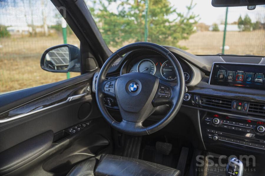 Grey BMW X5 2017 in Riga, with an engine capacity of 2.00 L and mileage of 0 thousand km for 20990 €, photo 13 on AUTOMOTO.COM.LV