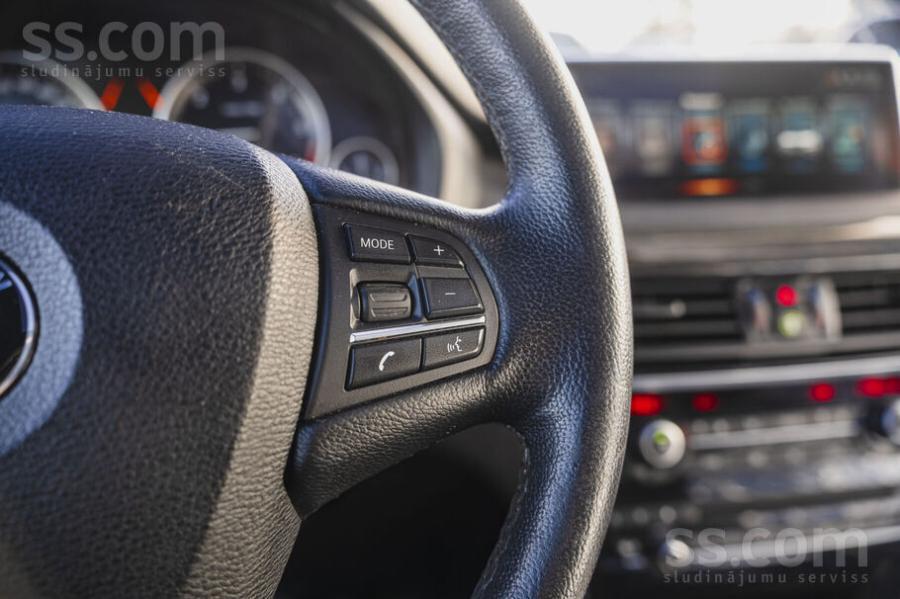 Grey BMW X5 2017 in Riga, with an engine capacity of 2.00 L and mileage of 0 thousand km for 20990 €, photo 18 on AUTOMOTO.COM.LV