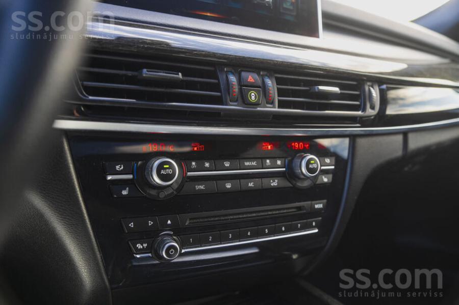 Grey BMW X5 2017 in Riga, with an engine capacity of 2.00 L and mileage of 0 thousand km for 20990 €, photo 24 on AUTOMOTO.COM.LV