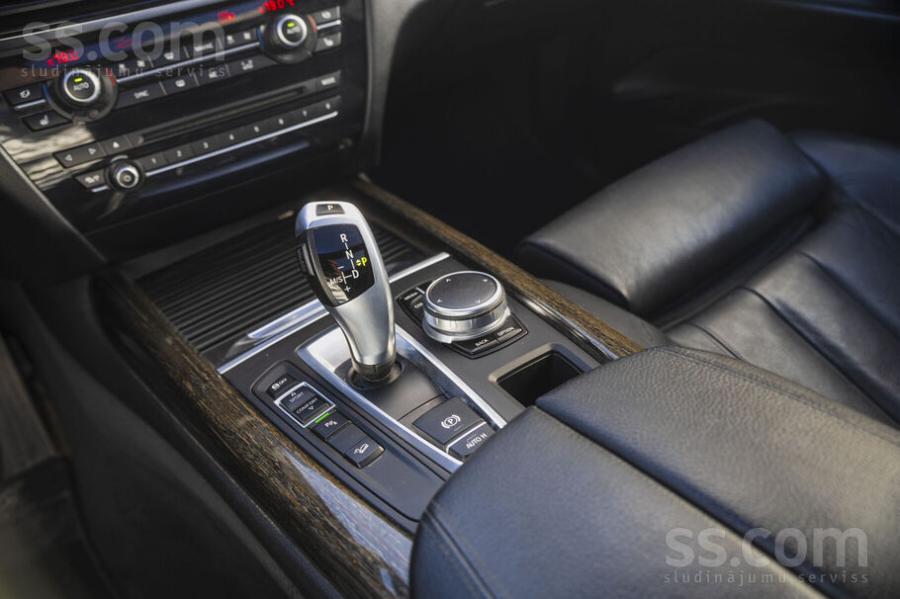 Grey BMW X5 2017 in Riga, with an engine capacity of 2.00 L and mileage of 0 thousand km for 20990 €, photo 25 on AUTOMOTO.COM.LV