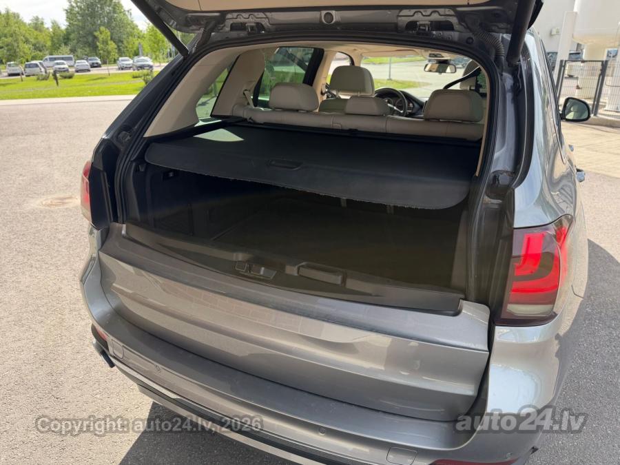 Grey BMW X5 2017 in Tallinn, with an engine capacity of 3.00 L and mileage of 272 thousand km for 23000 €, photo 22 on AUTOMOTO.COM.LV