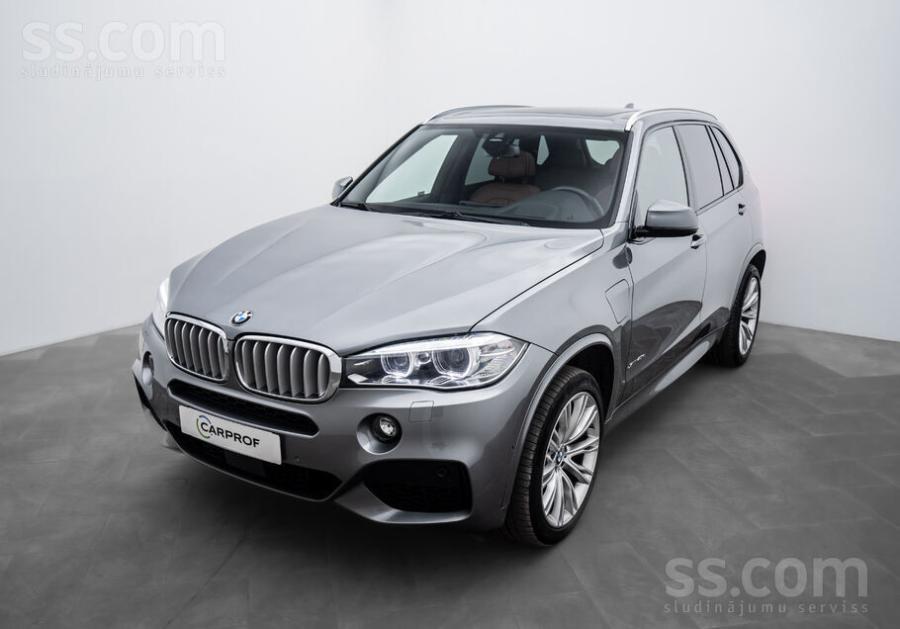 Grey BMW X5 2017 in Riga, with an engine capacity of 2.00 L and mileage of 100 thousand km for 25999 €, photo 1 on AUTOMOTO.COM.LV
