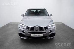 Grey BMW X5 2017 in Riga, with an engine capacity of 2.00 L and mileage of 100 thousand km for 25999 €, photo 3 on AUTOMOTO.COM.LV