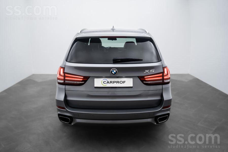 Grey BMW X5 2017 in Riga, with an engine capacity of 2.00 L and mileage of 100 thousand km for 25999 €, photo 6 on AUTOMOTO.COM.LV