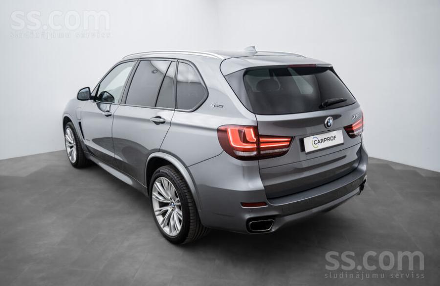 Grey BMW X5 2017 in Riga, with an engine capacity of 2.00 L and mileage of 100 thousand km for 25999 €, photo 7 on AUTOMOTO.COM.LV