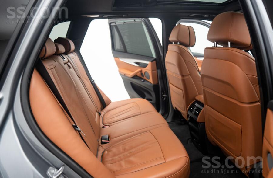 Grey BMW X5 2017 in Riga, with an engine capacity of 2.00 L and mileage of 100 thousand km for 25999 €, photo 10 on AUTOMOTO.COM.LV