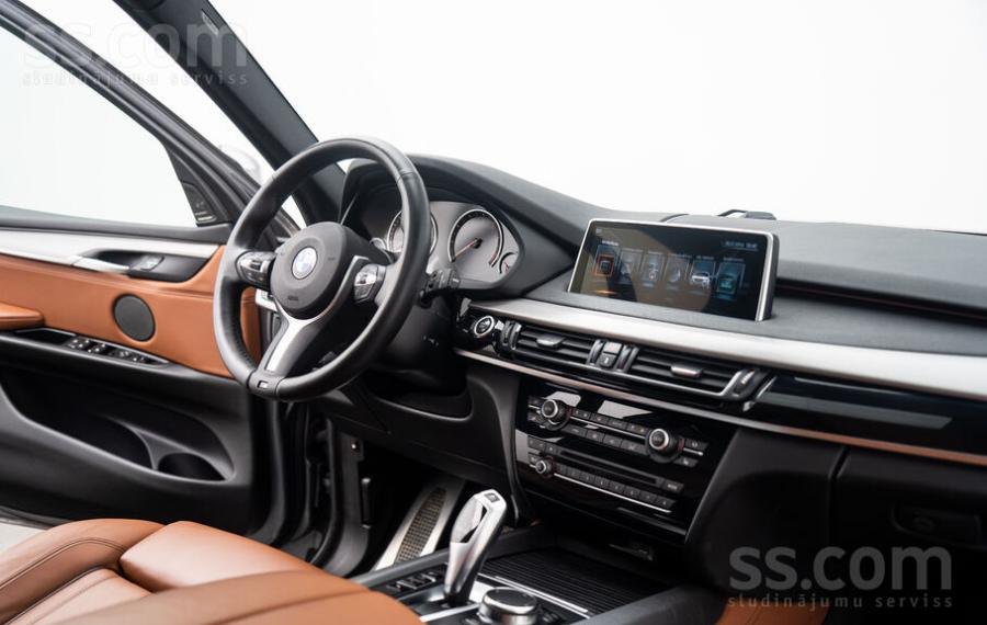 Grey BMW X5 2017 in Riga, with an engine capacity of 2.00 L and mileage of 100 thousand km for 25999 €, photo 12 on AUTOMOTO.COM.LV