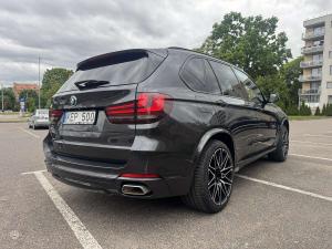 Grey BMW X5 2017 in Vilnius, with an engine capacity of 3.00 L and mileage of 244 thousand km for 18000 €, photo 4 on AUTOMOTO.COM.LV