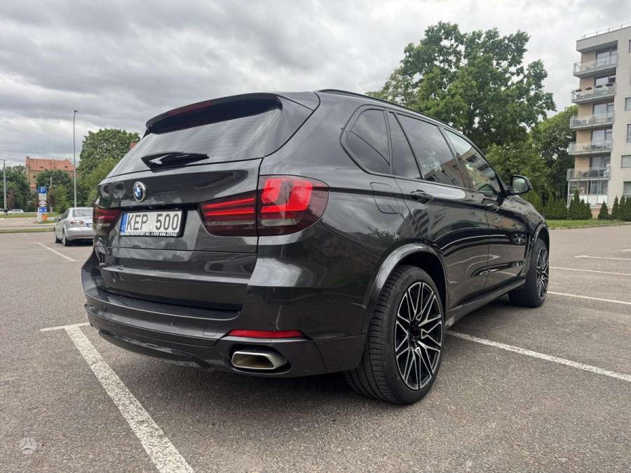 Grey BMW X5 2017 in Vilnius, with an engine capacity of 3.00 L and mileage of 244 thousand km for 18000 €, photo 4 on AUTOMOTO.COM.LV